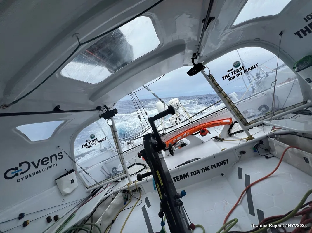 Leader Dalin goes direct on an uncertain ocean | New York Vendée 2024